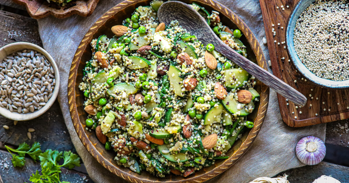 Hardlopen.nl - Eiwitrijke, groene quinoa salade met pitten en noten